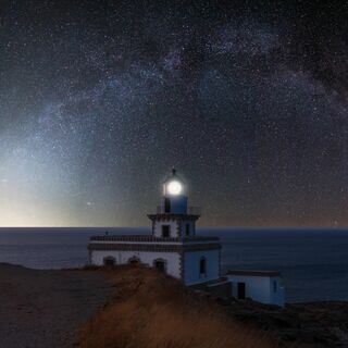 The Lighthouse Keeper Sleepy Story With Ocean Sounds | Stephen Dalton