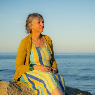 Meditation: Short Grounding Meditation To Calm The Mind | Helen Pengelly