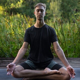 Brief Breathing Meditation To Regain Serenity | Max Komes